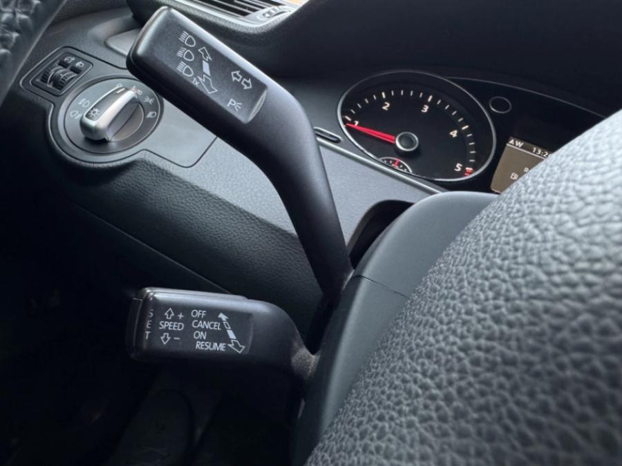 Pelēks Volkswagen Passat B7 2011 Rīga, ar dzinēja tilpumu 2.00 L un nobraukumu 293 tūkst. km par 4490 €, foto 34 vietnē AUTOMOTO.COM.LV