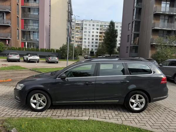 Grey Volkswagen Passat B7 2011 in Riga, with an engine capacity of 2.00 L and mileage of 411 thousand km for 3790 €, photo 3 on AUTOMOTO.COM.LV