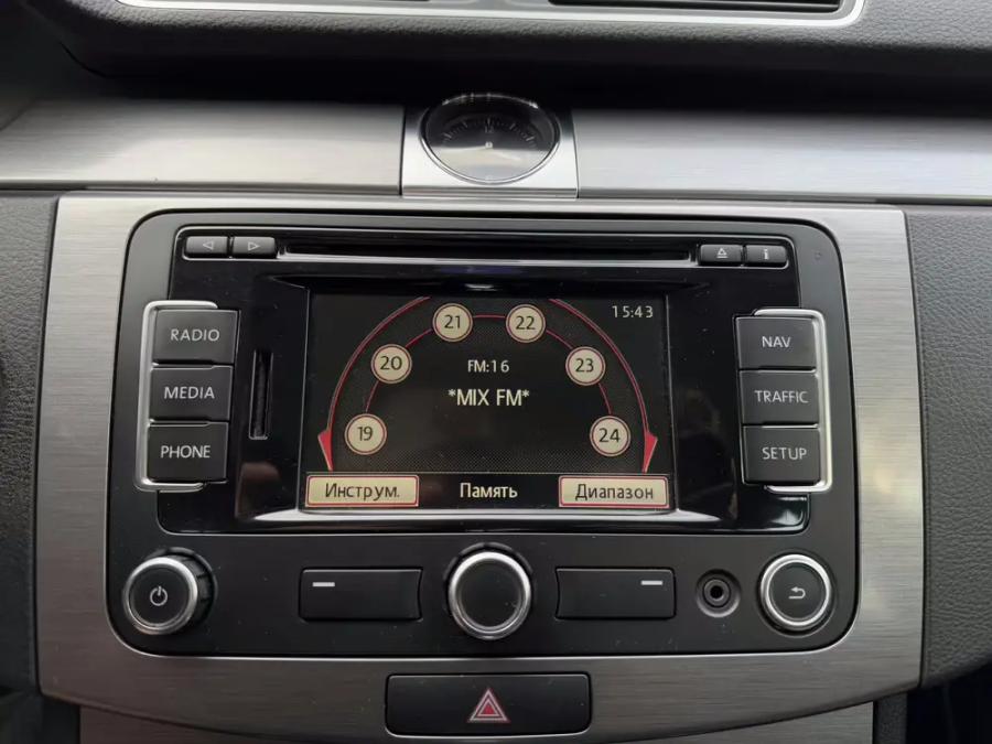Pelēks Volkswagen Passat B7 2011 Rīga, ar dzinēja tilpumu 2.00 L un nobraukumu 411 tūkst. km par 3790 €, foto 16 vietnē AUTOMOTO.COM.LV