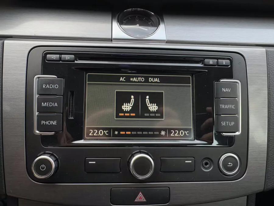 Pelēks Volkswagen Passat B7 2011 Rīga, ar dzinēja tilpumu 2.00 L un nobraukumu 411 tūkst. km par 3790 €, foto 20 vietnē AUTOMOTO.COM.LV