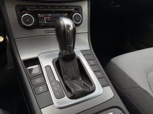 Pelēks Volkswagen Passat B7 2011 Rīga, ar dzinēja tilpumu 2.00 L un nobraukumu 411 tūkst. km par 3790 €, foto 21 vietnē AUTOMOTO.COM.LV
