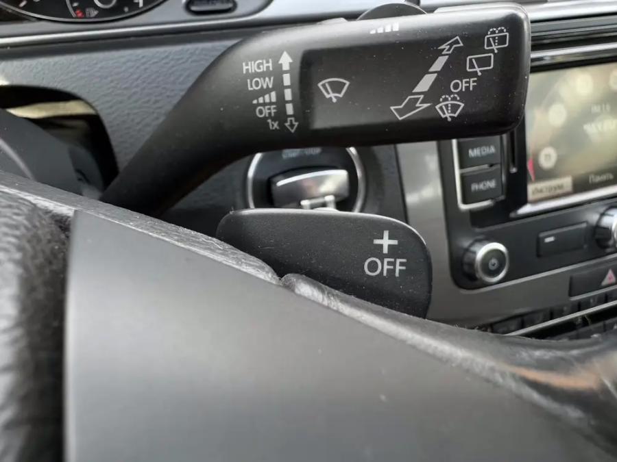 Pelēks Volkswagen Passat B7 2011 Rīga, ar dzinēja tilpumu 2.00 L un nobraukumu 411 tūkst. km par 3790 €, foto 24 vietnē AUTOMOTO.COM.LV