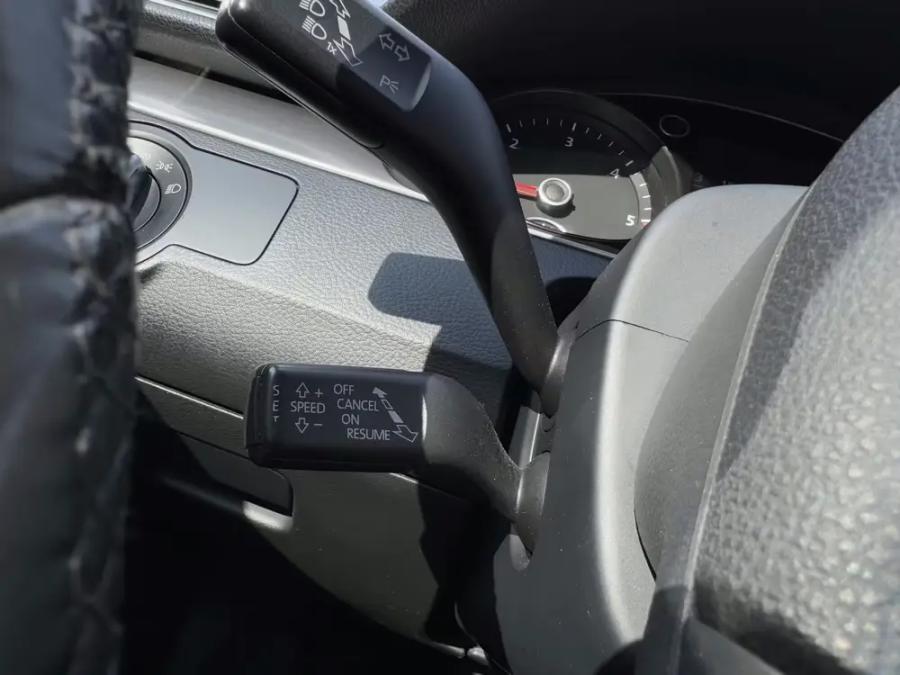 Pelēks Volkswagen Passat B7 2011 Rīga, ar dzinēja tilpumu 2.00 L un nobraukumu 411 tūkst. km par 3790 €, foto 27 vietnē AUTOMOTO.COM.LV