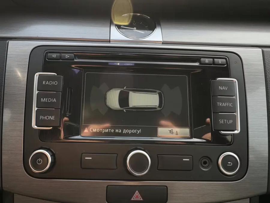 Pelēks Volkswagen Passat B7 2011 Rīga, ar dzinēja tilpumu 2.00 L un nobraukumu 411 tūkst. km par 3790 €, foto 30 vietnē AUTOMOTO.COM.LV