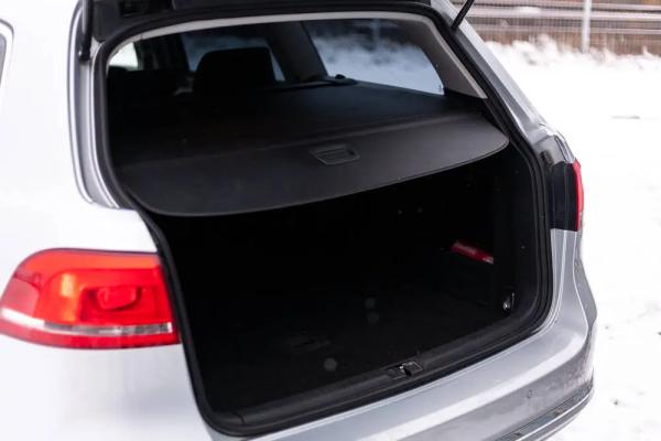 Grey Volkswagen Passat B7 2011 in Riga, with an engine capacity of 1.60 L and mileage of 239 thousand km for 4995 €, photo 6 on AUTOMOTO.COM.LV