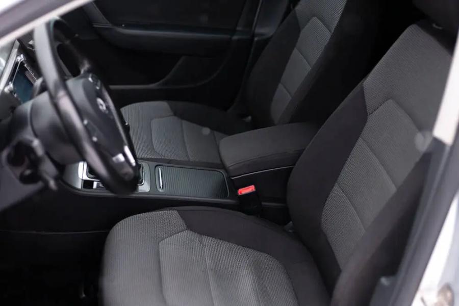 Pelēks Volkswagen Passat B7 2011 Rīga, ar dzinēja tilpumu 1.60 L un nobraukumu 239 tūkst. km par 4995 €, foto 18 vietnē AUTOMOTO.COM.LV