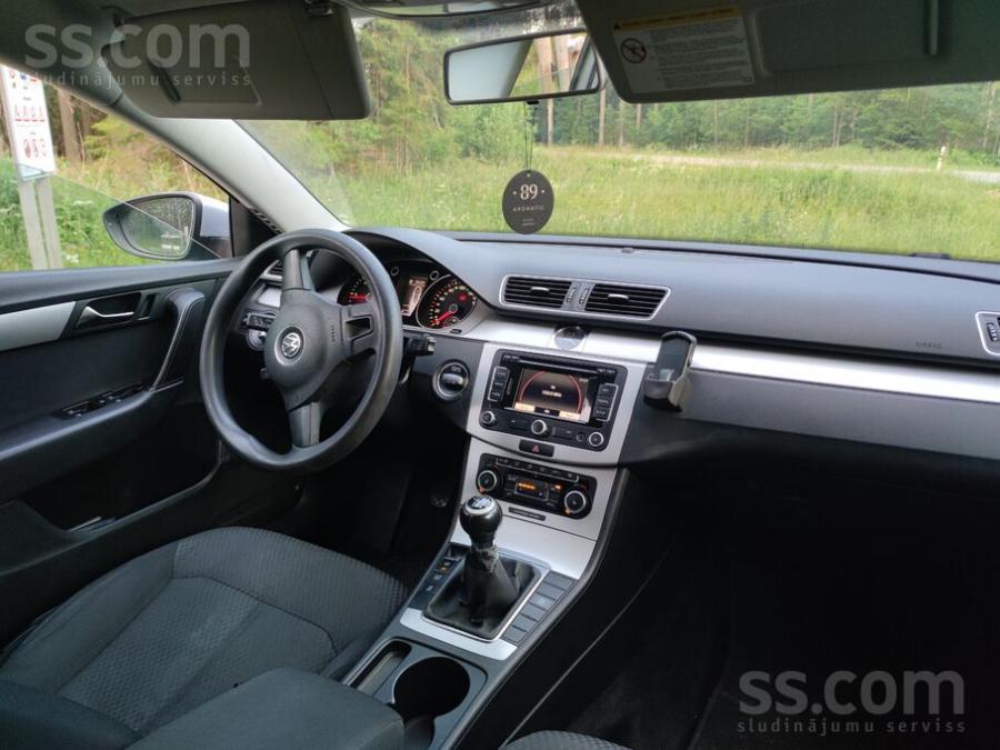 Pelēks Volkswagen Passat B7 2011 Preiļi, ar dzinēja tilpumu 2.00 L un nobraukumu 318 tūkst. km par 3490 €, foto 9 vietnē AUTOMOTO.COM.LV