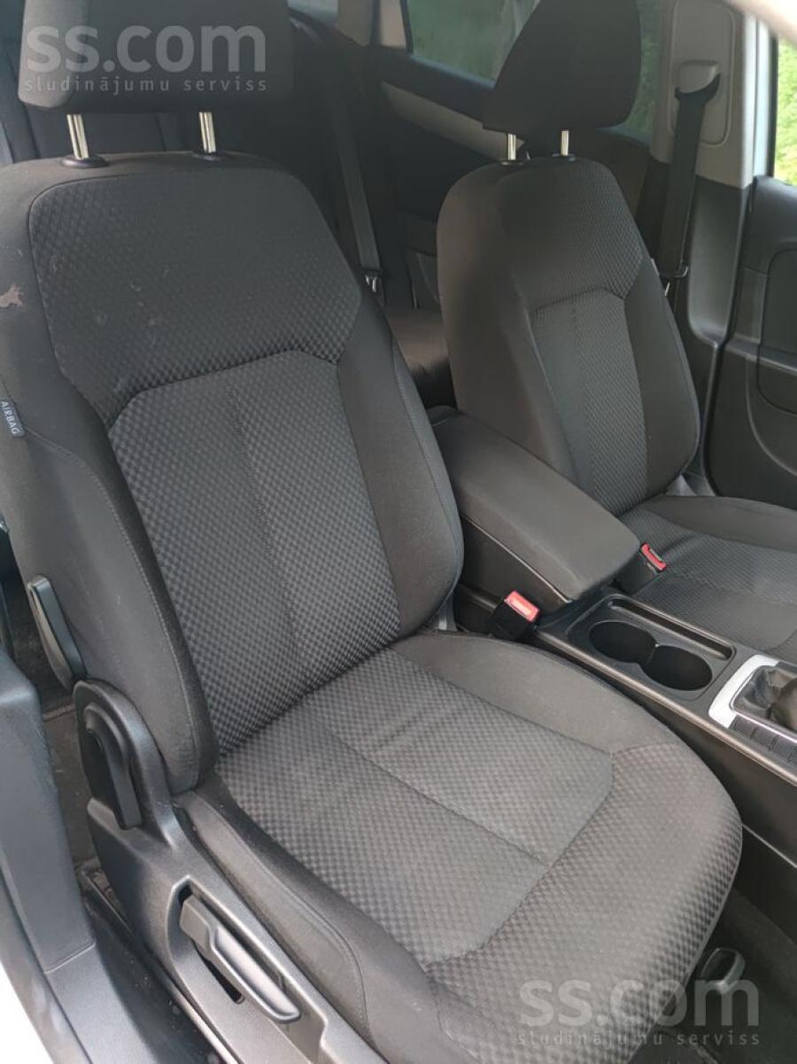Pelēks Volkswagen Passat B7 2011 Preiļi, ar dzinēja tilpumu 2.00 L un nobraukumu 318 tūkst. km par 3490 €, foto 10 vietnē AUTOMOTO.COM.LV
