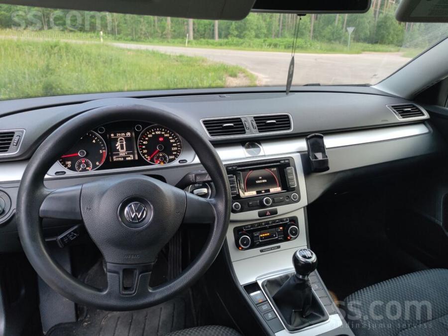 Pelēks Volkswagen Passat B7 2011 Preiļi, ar dzinēja tilpumu 2.00 L un nobraukumu 318 tūkst. km par 3490 €, foto 12 vietnē AUTOMOTO.COM.LV