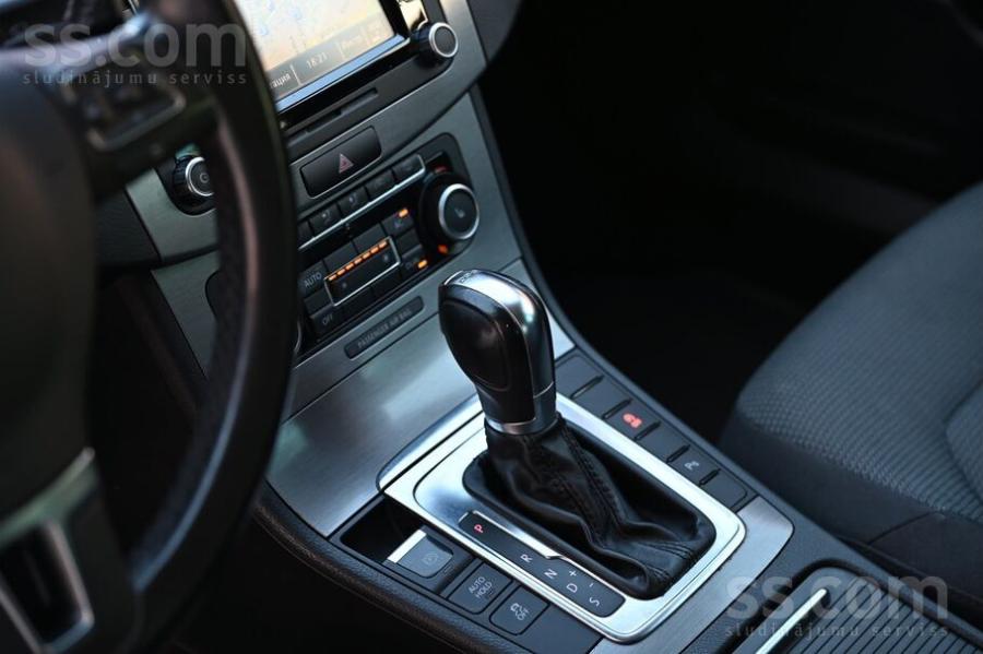 Pelēks Volkswagen Passat B7 2011 Jelgava, ar dzinēja tilpumu 2.00 L un nobraukumu 269 tūkst. km par 5300 €, foto 6 vietnē AUTOMOTO.COM.LV