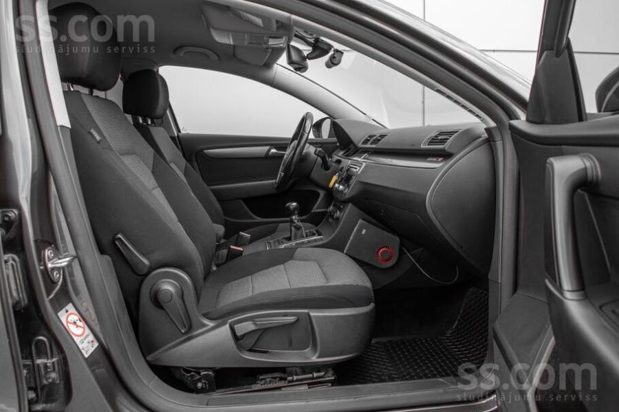 Grey Volkswagen Passat B7 2011 in Riga, with an engine capacity of 1.60 L and mileage of 175 thousand km for 6950 €, photo 12 on AUTOMOTO.COM.LV