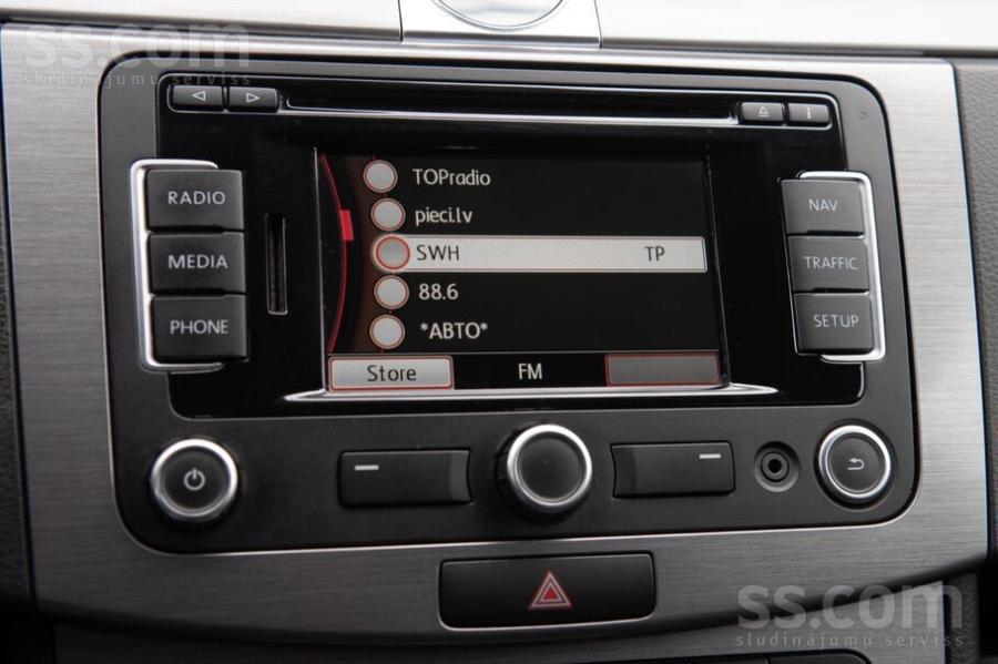 Grey Volkswagen Passat B7 2011 in Riga, with an engine capacity of 1.60 L and mileage of 175 thousand km for 6950 €, photo 26 on AUTOMOTO.COM.LV