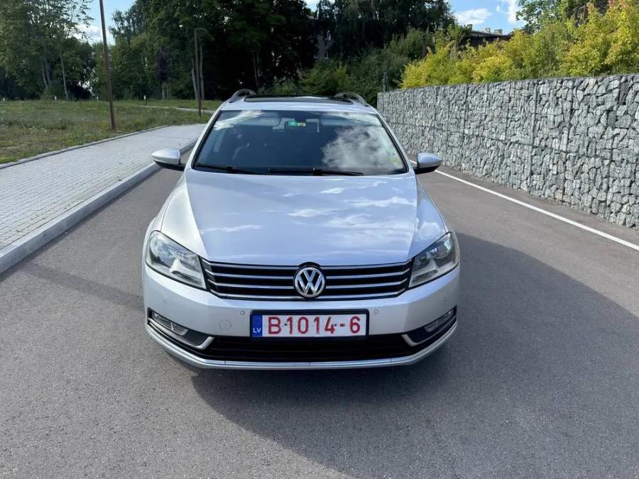 Grey Volkswagen Passat B7 2011 in Rezekne, with an engine capacity of 2.00 L and mileage of 264 thousand km for 5200 €, photo 3 on AUTOMOTO.COM.LV