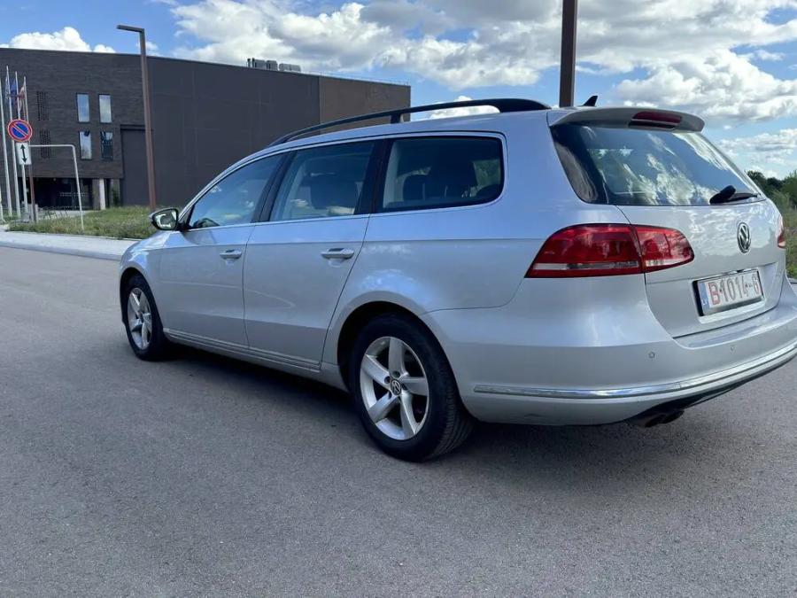 Grey Volkswagen Passat B7 2011 in Rezekne, with an engine capacity of 2.00 L and mileage of 264 thousand km for 5200 €, photo 8 on AUTOMOTO.COM.LV