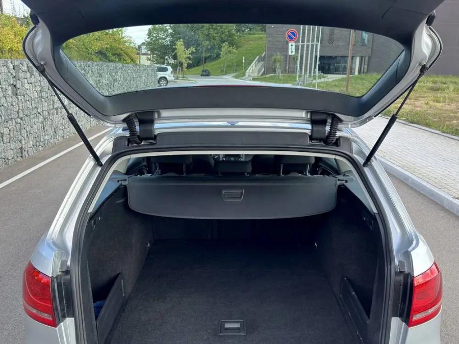 Grey Volkswagen Passat B7 2011 in Rezekne, with an engine capacity of 2.00 L and mileage of 264 thousand km for 5200 €, photo 10 on AUTOMOTO.COM.LV
