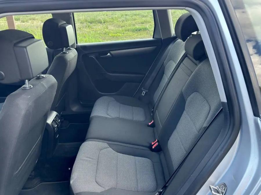 Grey Volkswagen Passat B7 2011 in Rezekne, with an engine capacity of 2.00 L and mileage of 264 thousand km for 5200 €, photo 11 on AUTOMOTO.COM.LV