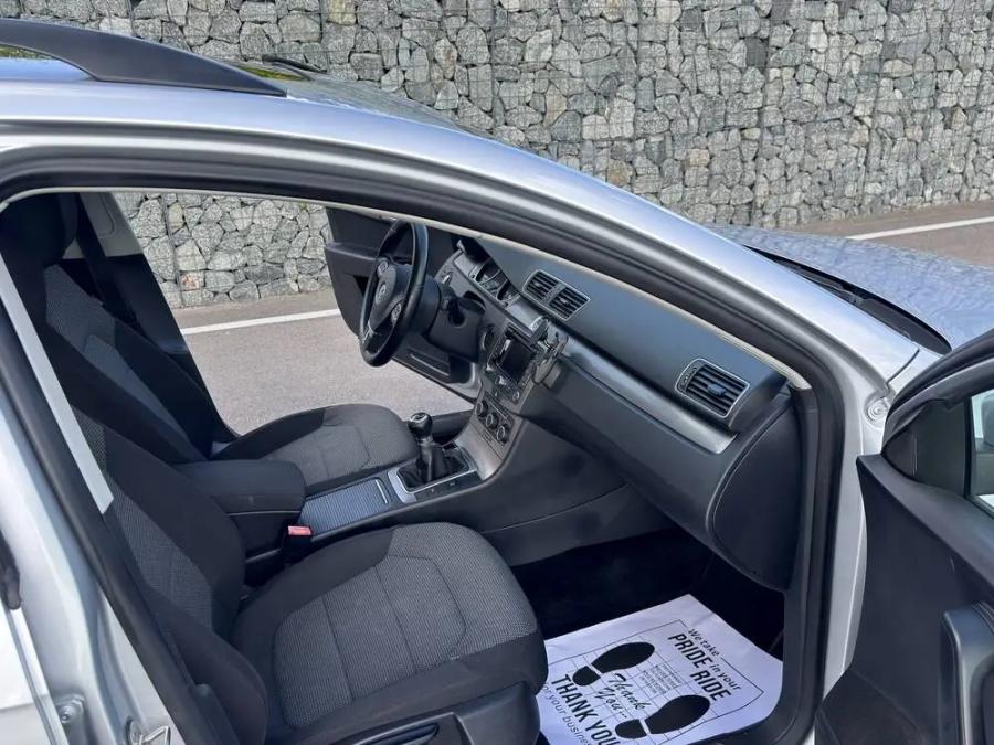 Grey Volkswagen Passat B7 2011 in Rezekne, with an engine capacity of 2.00 L and mileage of 264 thousand km for 5200 €, photo 13 on AUTOMOTO.COM.LV