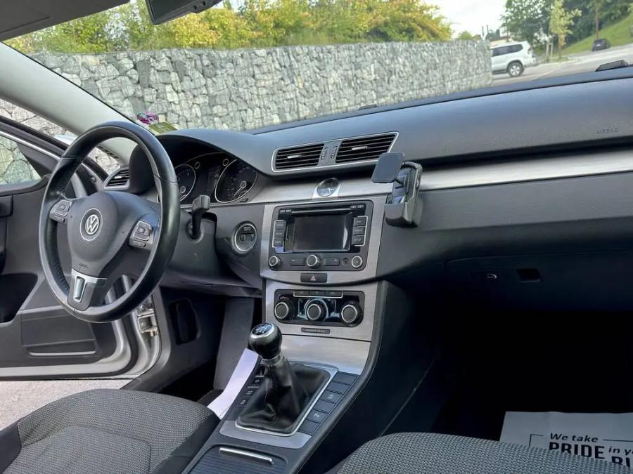 Grey Volkswagen Passat B7 2011 in Rezekne, with an engine capacity of 2.00 L and mileage of 264 thousand km for 5200 €, photo 14 on AUTOMOTO.COM.LV