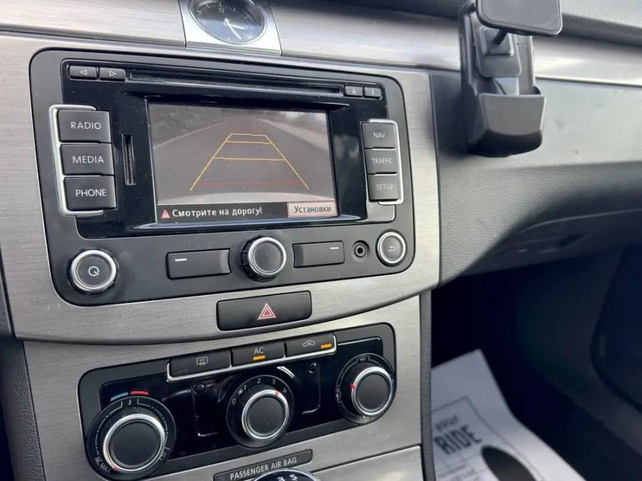 Grey Volkswagen Passat B7 2011 in Rezekne, with an engine capacity of 2.00 L and mileage of 264 thousand km for 5200 €, photo 15 on AUTOMOTO.COM.LV