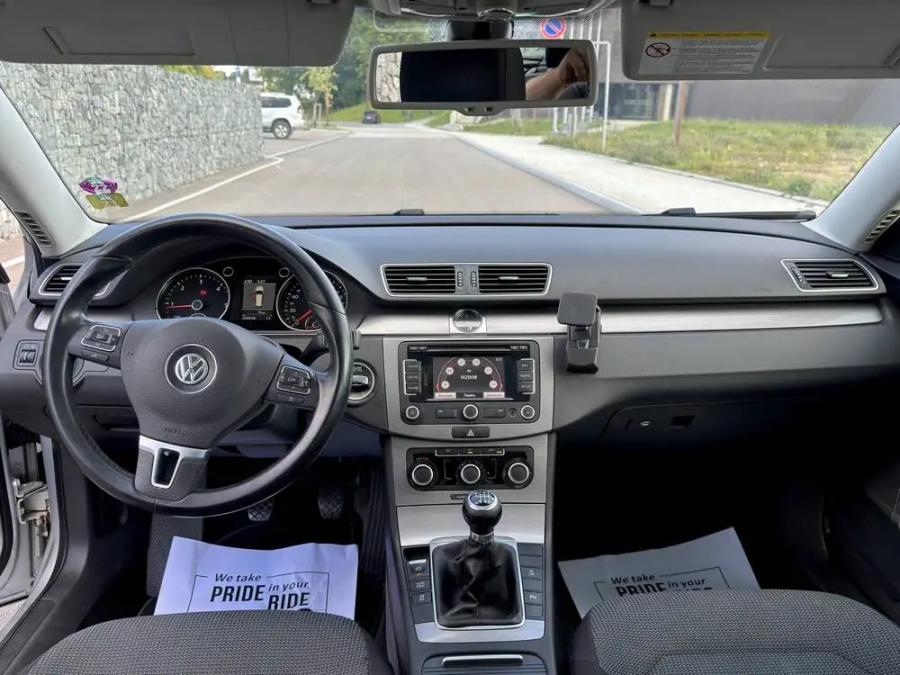 Grey Volkswagen Passat B7 2011 in Rezekne, with an engine capacity of 2.00 L and mileage of 264 thousand km for 5200 €, photo 16 on AUTOMOTO.COM.LV