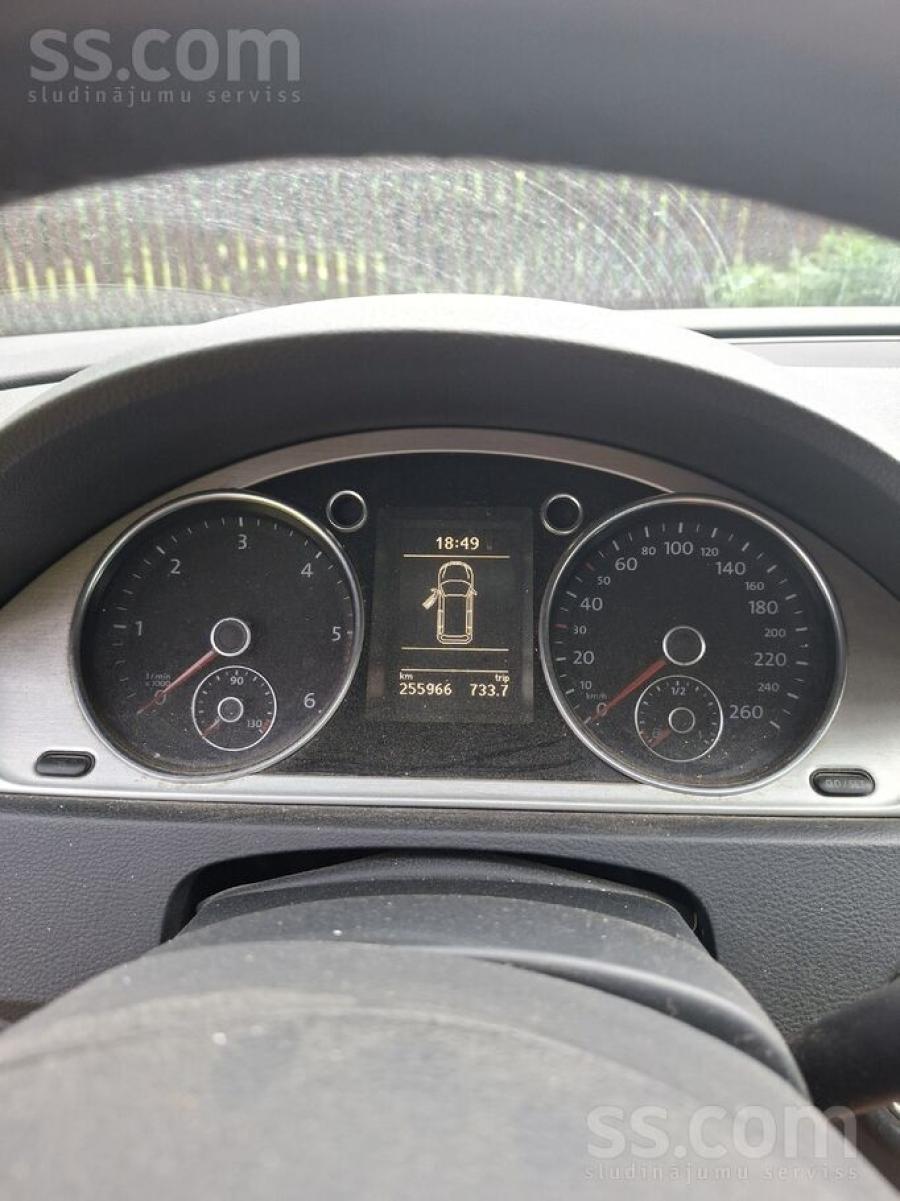 Grey Volkswagen Passat B7 2011 in Riga, with an engine capacity of 2.00 L and mileage of 256 thousand km for 2800 €, photo 6 on AUTOMOTO.COM.LV