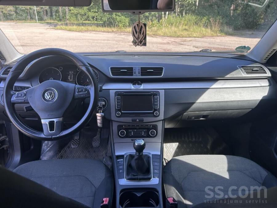 Pelēks Volkswagen Passat B7 2011 Rīga, ar dzinēja tilpumu 2.00 L un nobraukumu 330 tūkst. km par 3500 €, foto 8 vietnē AUTOMOTO.COM.LV