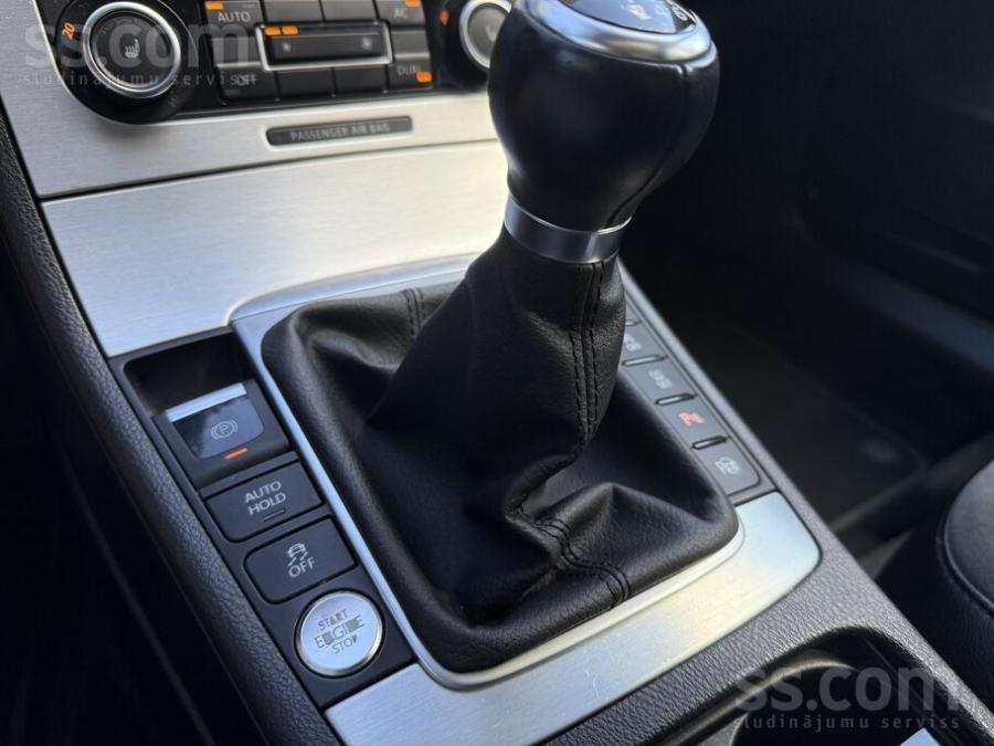Pelēks Volkswagen Passat B7 2011 Rīga, ar dzinēja tilpumu 2.00 L un nobraukumu 258 tūkst. km par 6500 €, foto 17 vietnē AUTOMOTO.COM.LV
