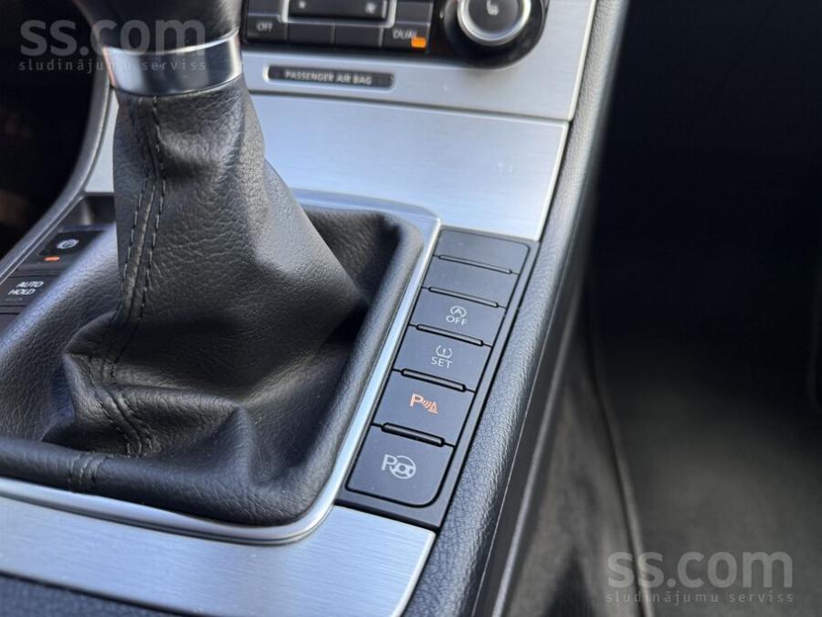 Pelēks Volkswagen Passat B7 2011 Rīga, ar dzinēja tilpumu 2.00 L un nobraukumu 258 tūkst. km par 6500 €, foto 18 vietnē AUTOMOTO.COM.LV