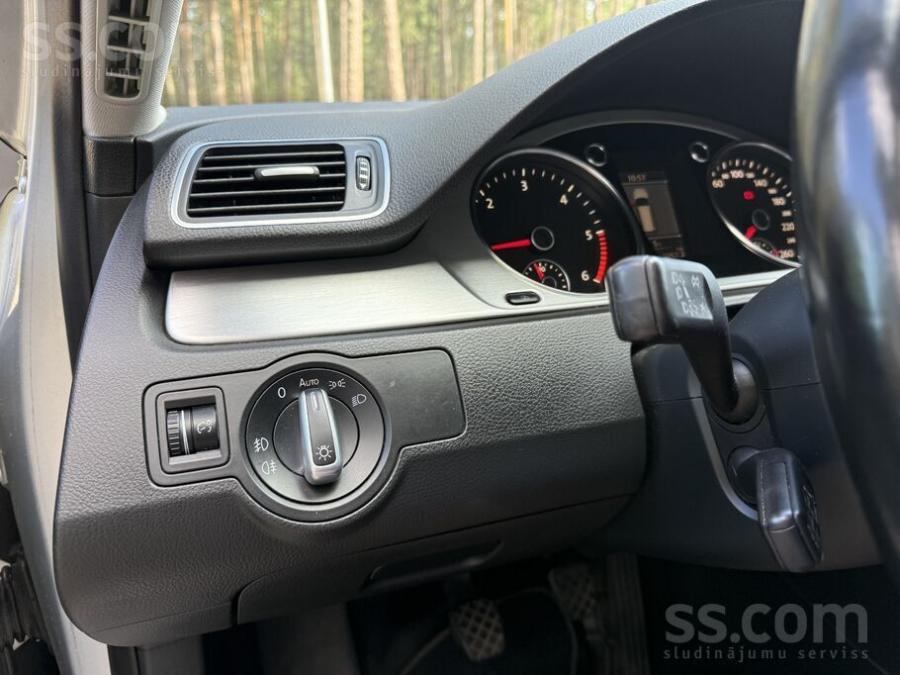 Pelēks Volkswagen Passat B7 2011 Rīga, ar dzinēja tilpumu 2.00 L un nobraukumu 258 tūkst. km par 6500 €, foto 20 vietnē AUTOMOTO.COM.LV