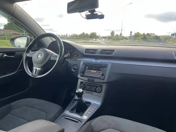 Grey Volkswagen Passat B7 2011 in Rezekne, with an engine capacity of 1.40 L and mileage of 233 thousand km for 5190 €, photo 7 on AUTOMOTO.COM.LV