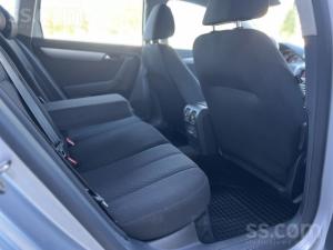 Grey Volkswagen Passat B7 2011 in Jekabpils, with an engine capacity of 1.60 L and mileage of 296 thousand km for 5700 €, photo 12 on AUTOMOTO.COM.LV