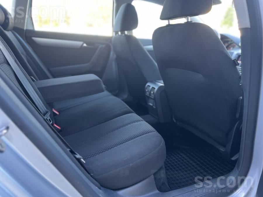 Grey Volkswagen Passat B7 2011 in Jekabpils, with an engine capacity of 1.60 L and mileage of 296 thousand km for 5700 €, photo 12 on AUTOMOTO.COM.LV