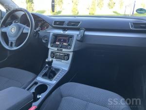 Grey Volkswagen Passat B7 2011 in Jekabpils, with an engine capacity of 1.60 L and mileage of 296 thousand km for 5700 €, photo 13 on AUTOMOTO.COM.LV