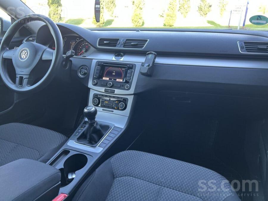 Grey Volkswagen Passat B7 2011 in Jekabpils, with an engine capacity of 1.60 L and mileage of 296 thousand km for 5700 €, photo 13 on AUTOMOTO.COM.LV