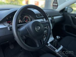 Grey Volkswagen Passat B7 2011 in Jekabpils, with an engine capacity of 1.60 L and mileage of 296 thousand km for 5700 €, photo 15 on AUTOMOTO.COM.LV