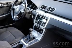 Grey Volkswagen Passat B7 2011 in Riga, with an engine capacity of 1.60 L and mileage of 231 thousand km for 6390 €, photo 6 on AUTOMOTO.COM.LV