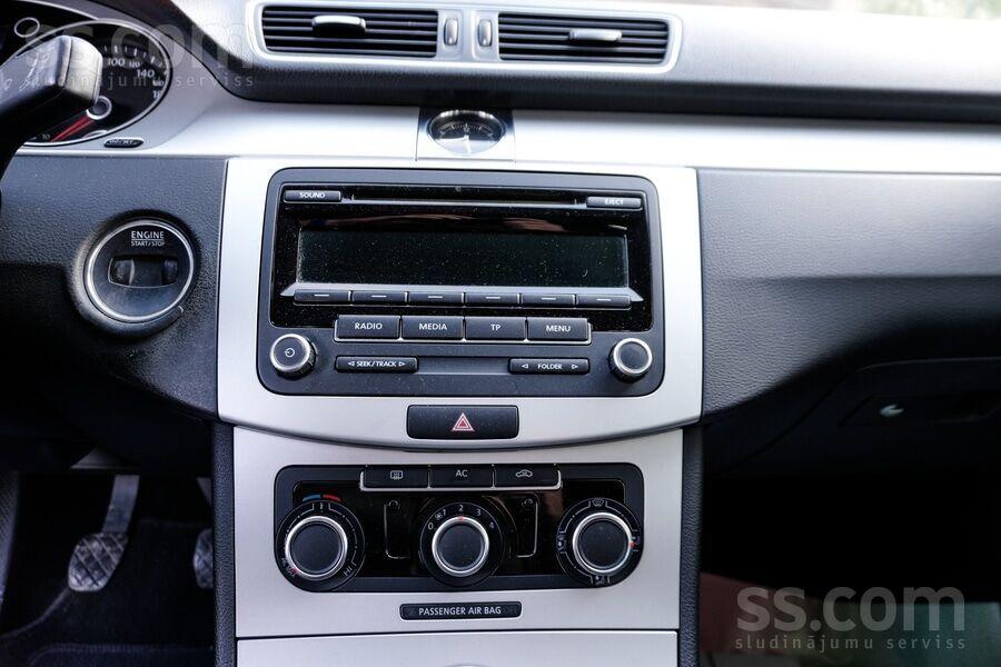 Grey Volkswagen Passat B7 2011 in Riga, with an engine capacity of 1.60 L and mileage of 231 thousand km for 6390 €, photo 10 on AUTOMOTO.COM.LV