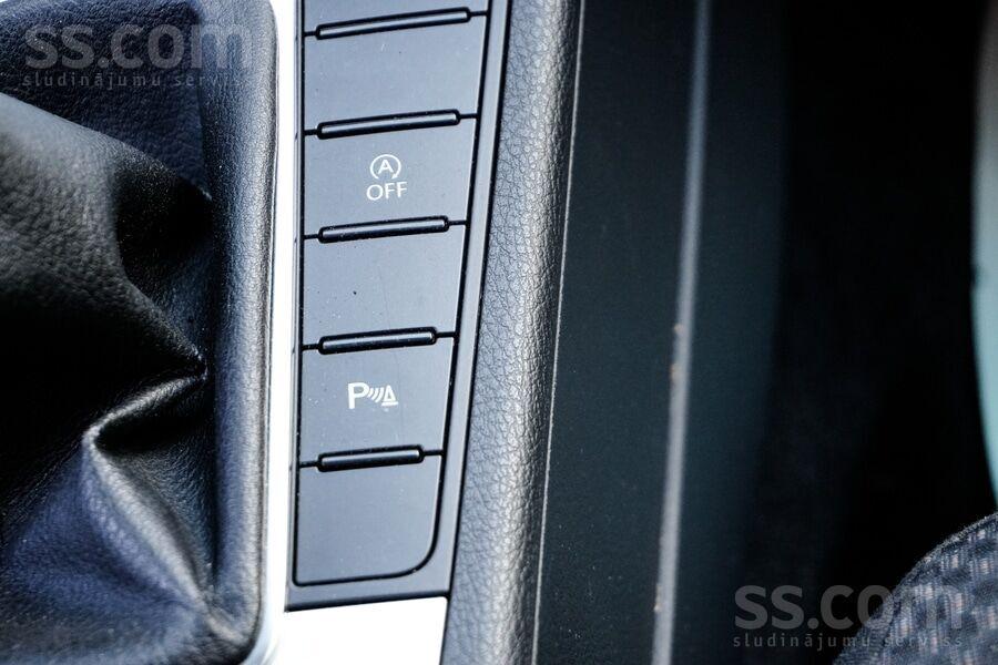 Grey Volkswagen Passat B7 2011 in Riga, with an engine capacity of 1.60 L and mileage of 231 thousand km for 6390 €, photo 12 on AUTOMOTO.COM.LV