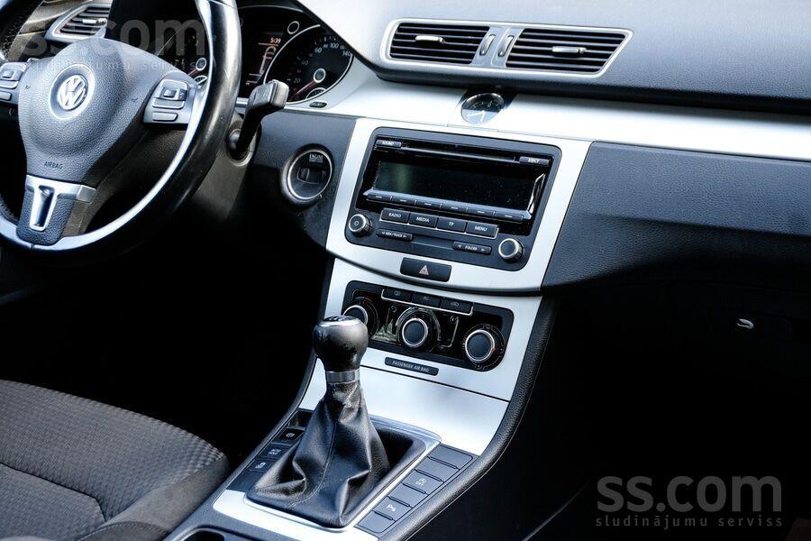 Grey Volkswagen Passat B7 2011 in Riga, with an engine capacity of 1.60 L and mileage of 231 thousand km for 6390 €, photo 13 on AUTOMOTO.COM.LV