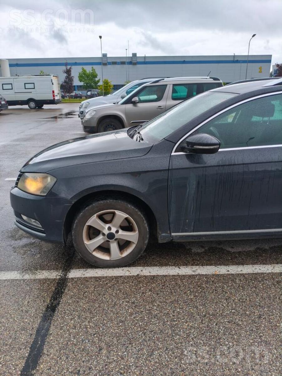 Grey Volkswagen Passat B7 2011 in Jelgava, with an engine capacity of 2.00 L and mileage of 380 thousand km for 2900 €, photo 13 on AUTOMOTO.COM.LV