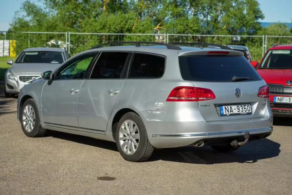 Grey Volkswagen Passat B7 2011 in Liepaja, with an engine capacity of 1.60 L and mileage of 294 thousand km for 4800 €, photo 3 on AUTOMOTO.COM.LV