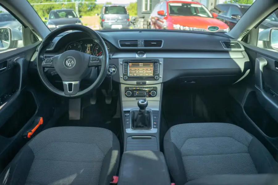 Pelēks Volkswagen Passat B7 2011 Liepāja, ar dzinēja tilpumu 1.60 L un nobraukumu 294 tūkst. km par 4800 €, foto 8 vietnē AUTOMOTO.COM.LV