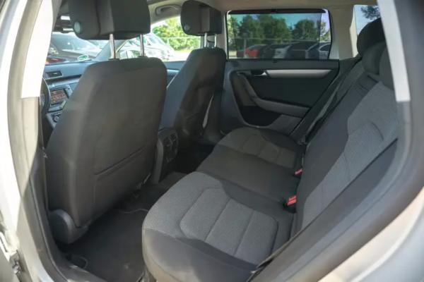 Grey Volkswagen Passat B7 2011 in Liepaja, with an engine capacity of 1.60 L and mileage of 294 thousand km for 4800 €, photo 10 on AUTOMOTO.COM.LV