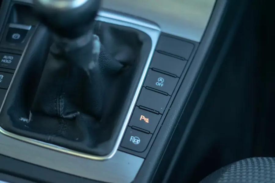 Pelēks Volkswagen Passat B7 2011 Liepāja, ar dzinēja tilpumu 1.60 L un nobraukumu 294 tūkst. km par 4800 €, foto 26 vietnē AUTOMOTO.COM.LV