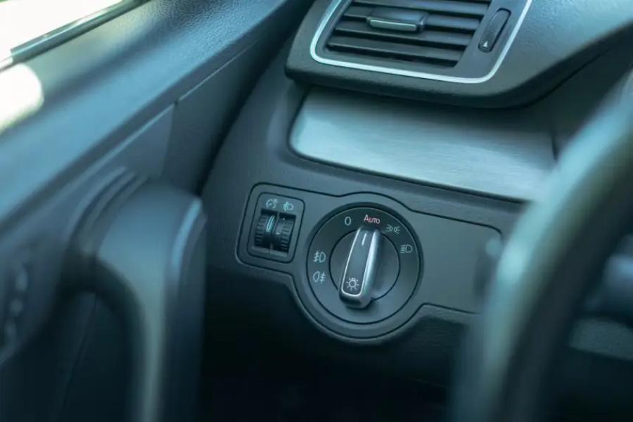 Pelēks Volkswagen Passat B7 2011 Liepāja, ar dzinēja tilpumu 1.60 L un nobraukumu 294 tūkst. km par 4800 €, foto 28 vietnē AUTOMOTO.COM.LV