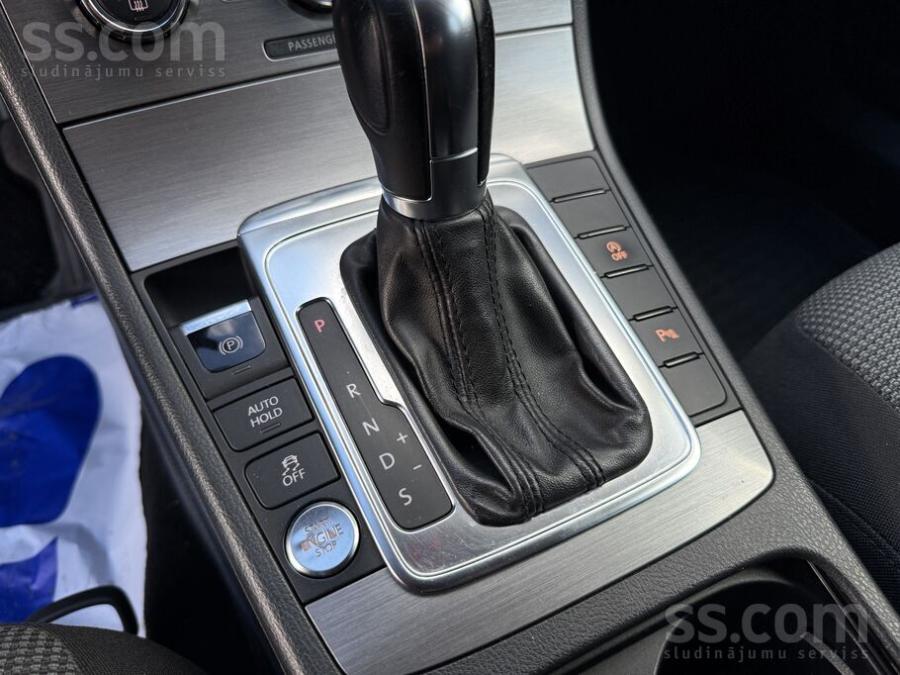 Pelēks Volkswagen Passat B7 2012 Rīga, ar dzinēja tilpumu 2.00 L un nobraukumu 296 tūkst. km par 3950 €, foto 12 vietnē AUTOMOTO.COM.LV
