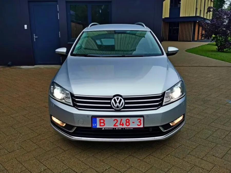 Grey Volkswagen Passat B7 2012 in Riga, with an engine capacity of 2.00 L and mileage of 155 thousand km for 9190 €, photo 3 on AUTOMOTO.COM.LV