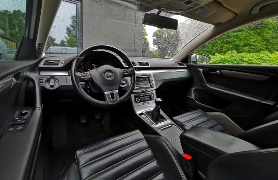 Grey Volkswagen Passat B7 2012 in Riga, with an engine capacity of 2.00 L and mileage of 155 thousand km for 9190 €, photo 10 on AUTOMOTO.COM.LV