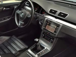 Grey Volkswagen Passat B7 2012 in Riga, with an engine capacity of 2.00 L and mileage of 155 thousand km for 9190 €, photo 13 on AUTOMOTO.COM.LV