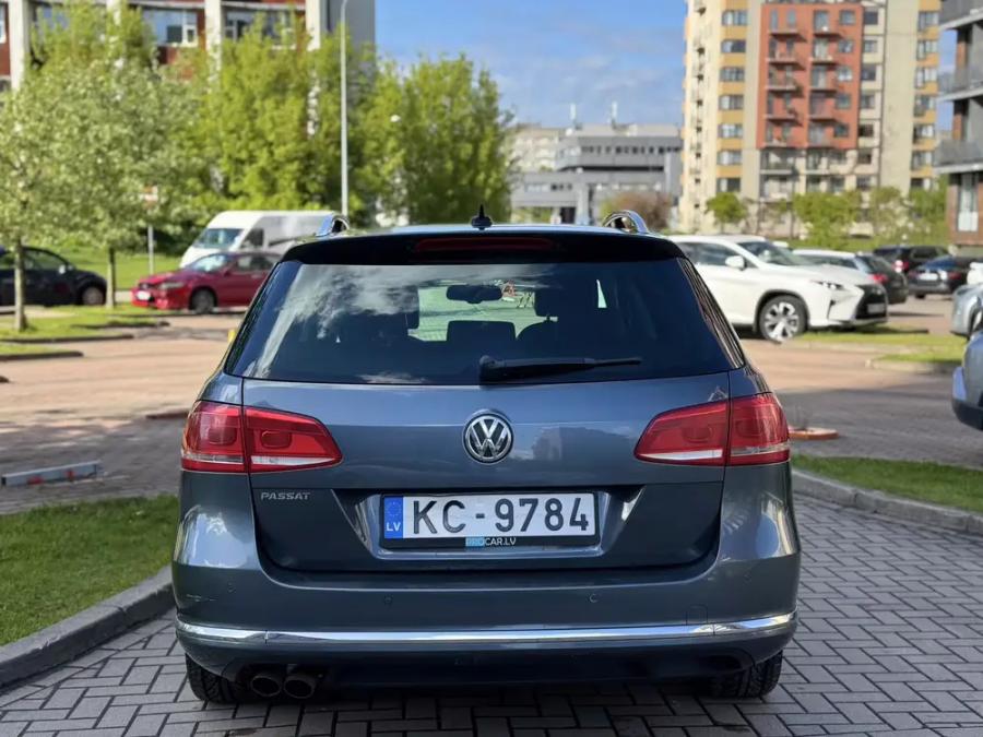 Grey Volkswagen Passat B7 2012 in Riga, with an engine capacity of 2.00 L and mileage of 333 thousand km for 4990 €, photo 4 on AUTOMOTO.COM.LV